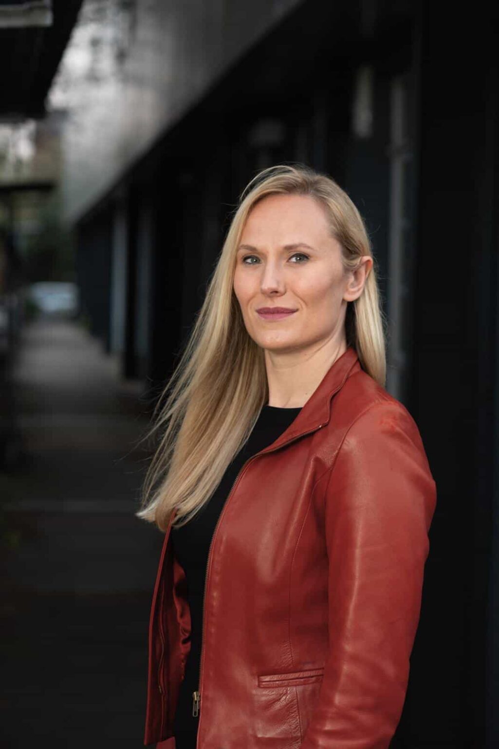 Simone de Beauvoir - EIN MODERNES LEBEN - MIKS